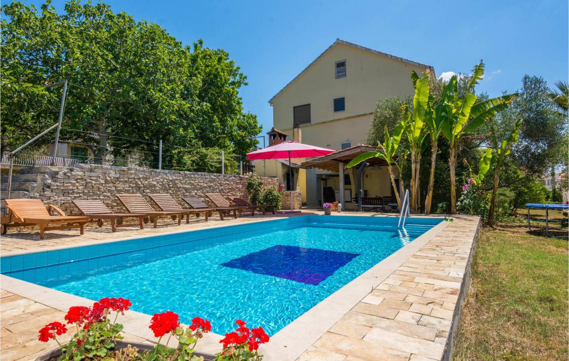 240 M² Ferienhaus ∙ 8 Schlafzimmer ∙ 14 Gäste - Zadar