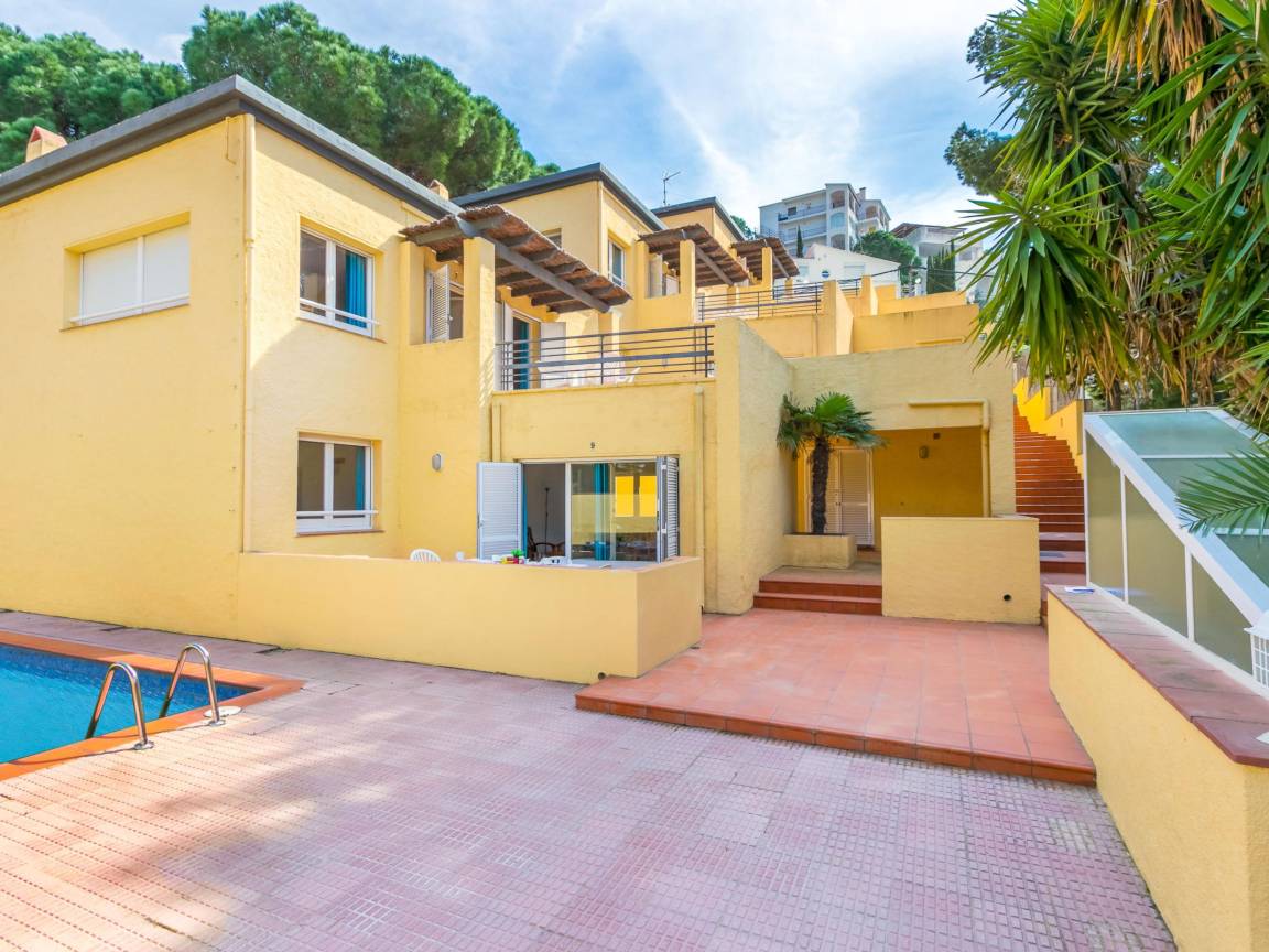 83 M² Ferienhaus ∙ 1 Schlafzimmer ∙ 6 Gäste - Cadaqués