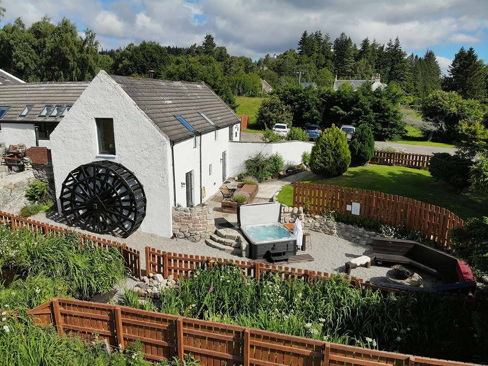 Cottage ∙ 6 Bedrooms ∙ 16 Guests - Scotland