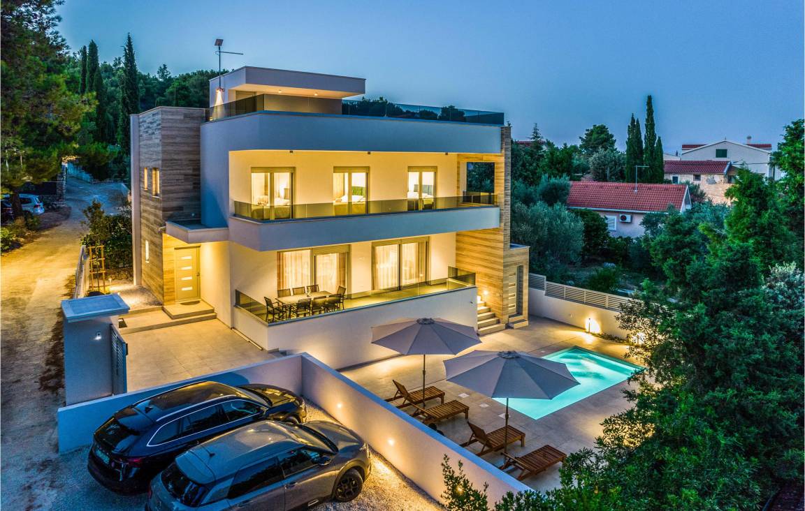 237 M² Maison De Vacances ∙ 3 Chambres ∙ 8 Personnes - Sali