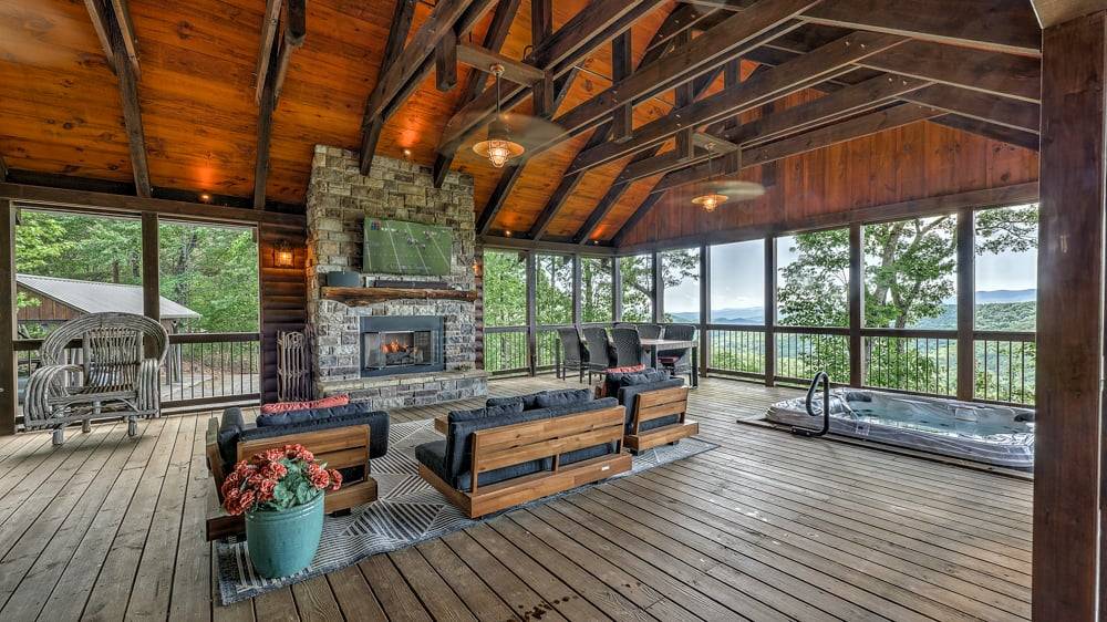 Cabin ∙ 5 Bedrooms ∙ 10 Guests - Blue Ridge, GA