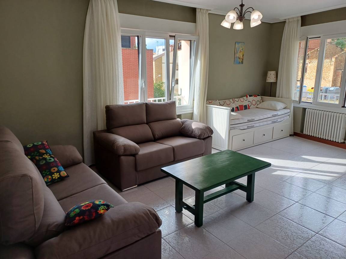 152 M² Apartamento ∙ 4 Habitaciones ∙ 10 Huéspedes - Viana