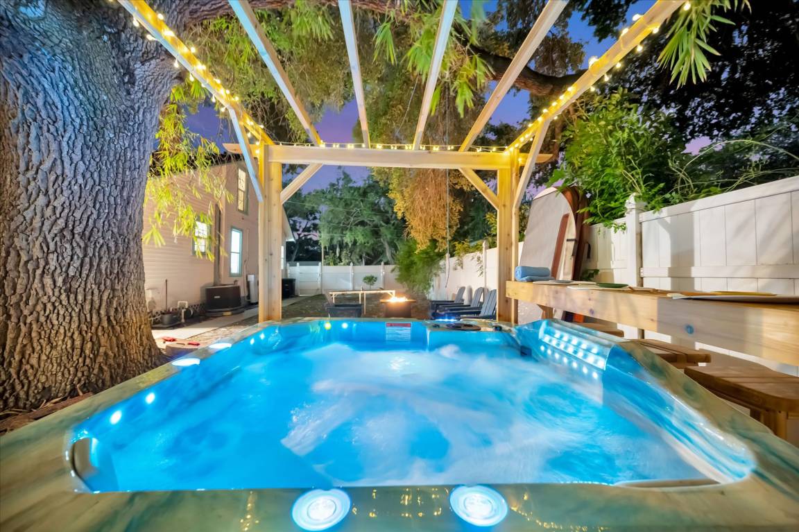 Apartment ∙ 3 Bedrooms ∙ 8 Guests - Clearwater, FL