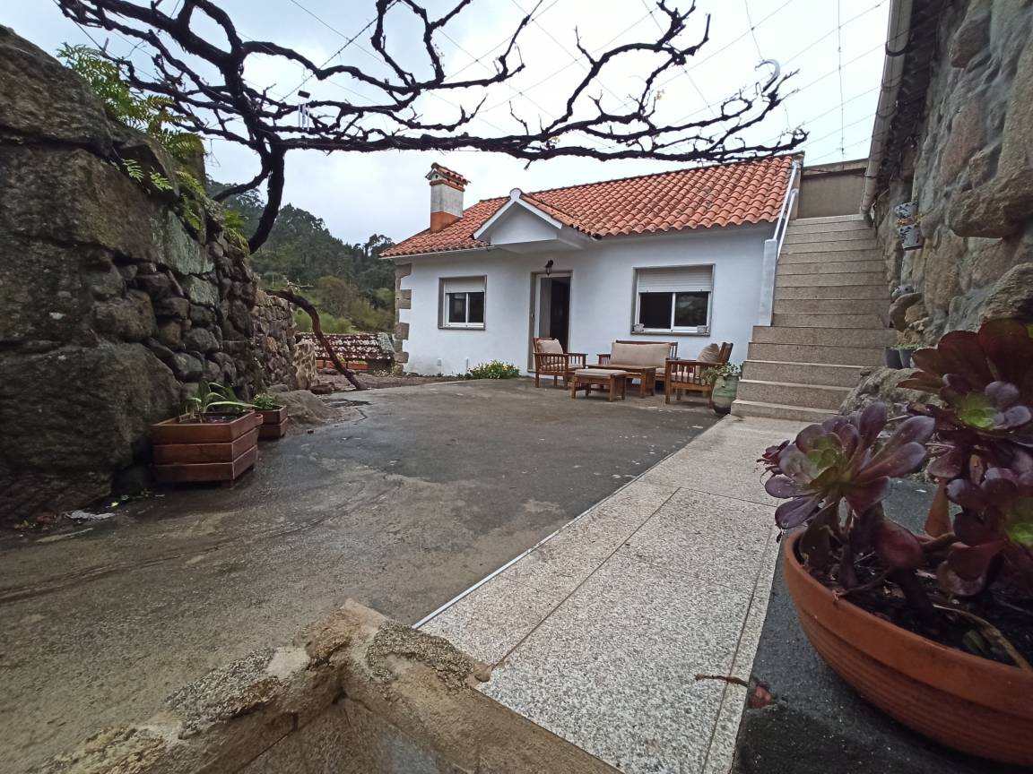 90 M² Talo ∙ 2 Makuuhuonetta ∙ 4 Vierasta - Cangas