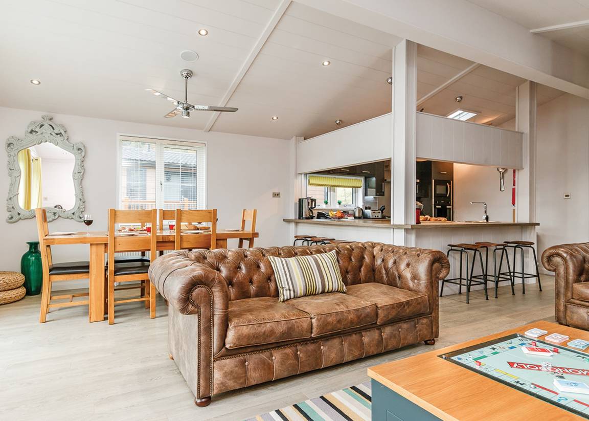 Chalet ∙ 3 Bedrooms ∙ 6 Guests - Banwell Castle
