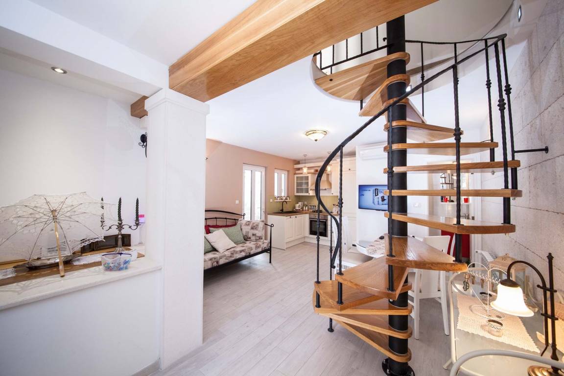 217 M² Ferienhaus ∙ 3 Schlafzimmer ∙ 5 Gäste - Tučepi