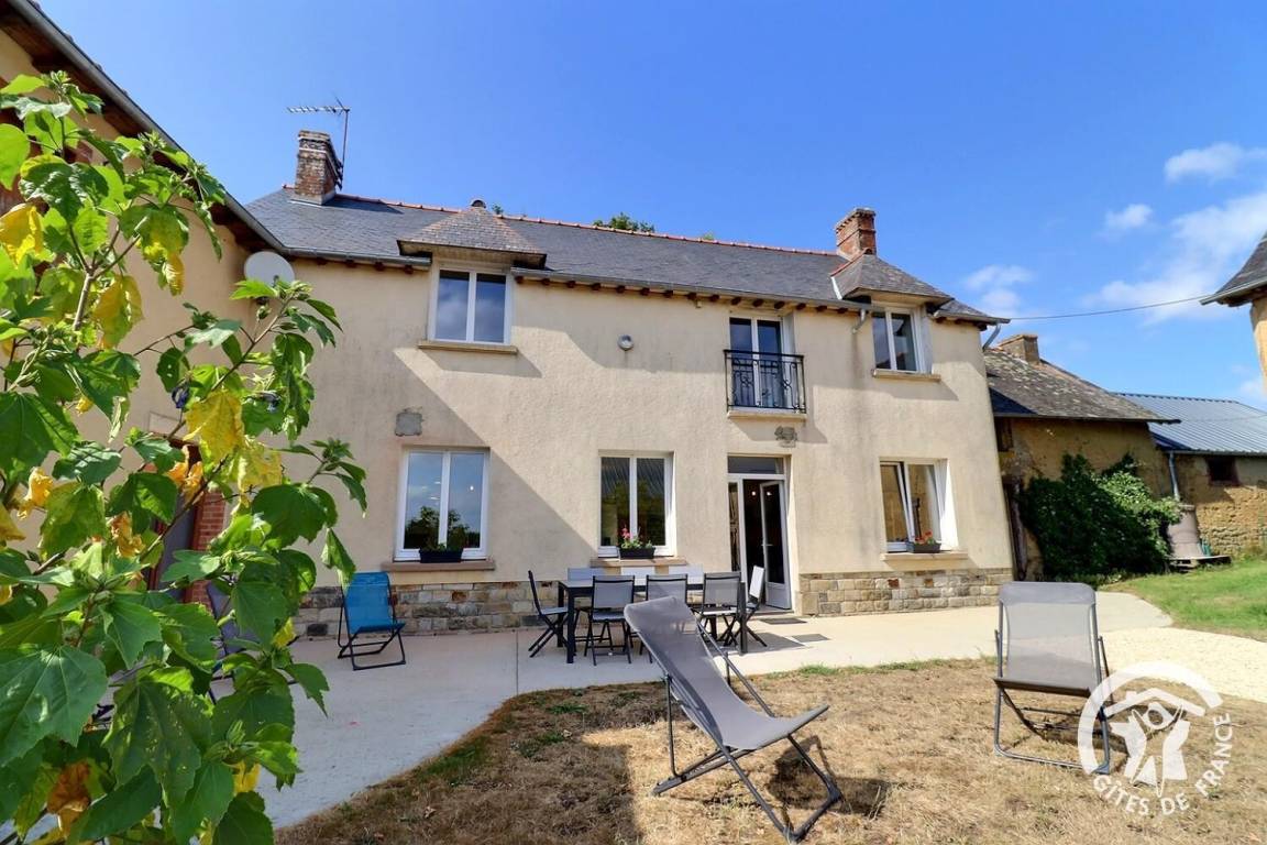 128 M² Gîte ∙ 3 Chambres ∙ 8 Personnes - Le Rheu