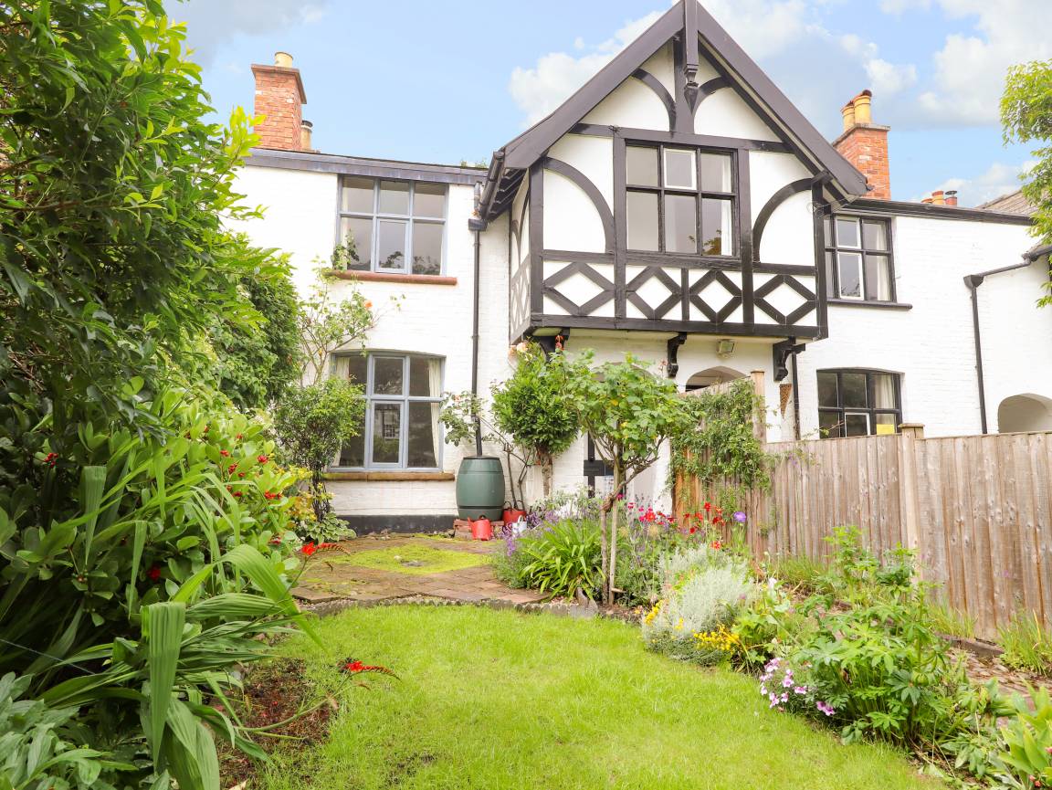 Cottage ∙ 2 Bedrooms ∙ 4 Guests - Chester