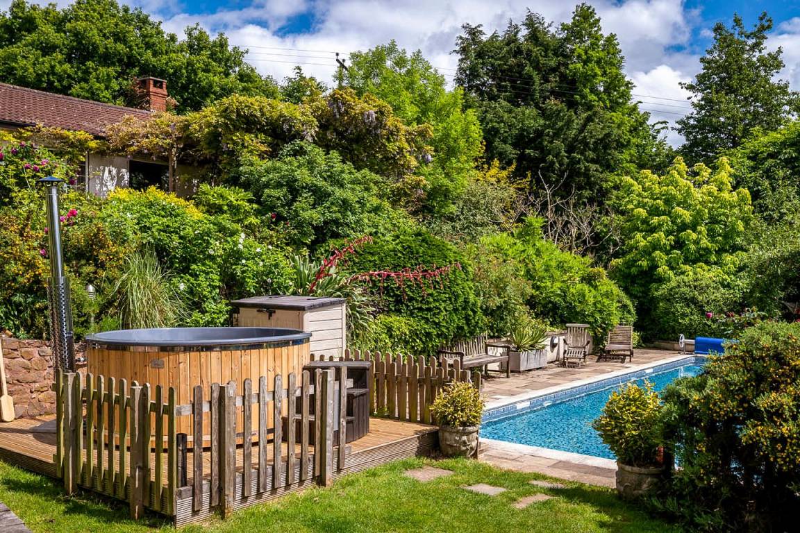 Villa ∙ 6 Bedrooms ∙ 19 Guests - Exeter