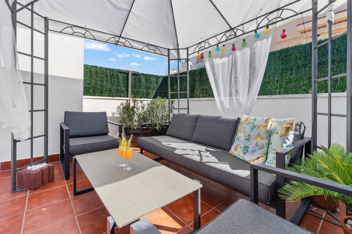 120 M² House ∙ 4 Bedrooms ∙ 6 Guests - Roses