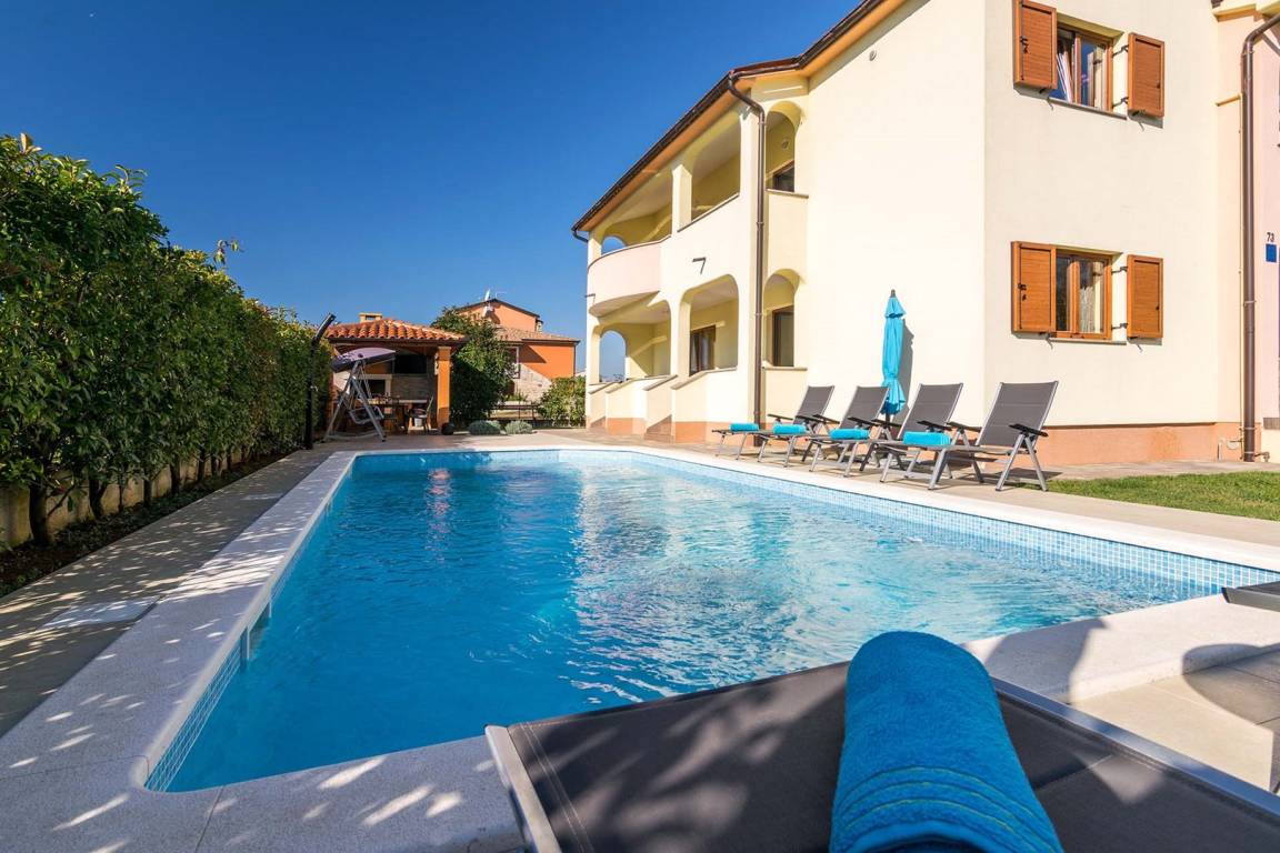 240 M² Villa ∙ 5 Bedrooms ∙ 14 Guests - Pula