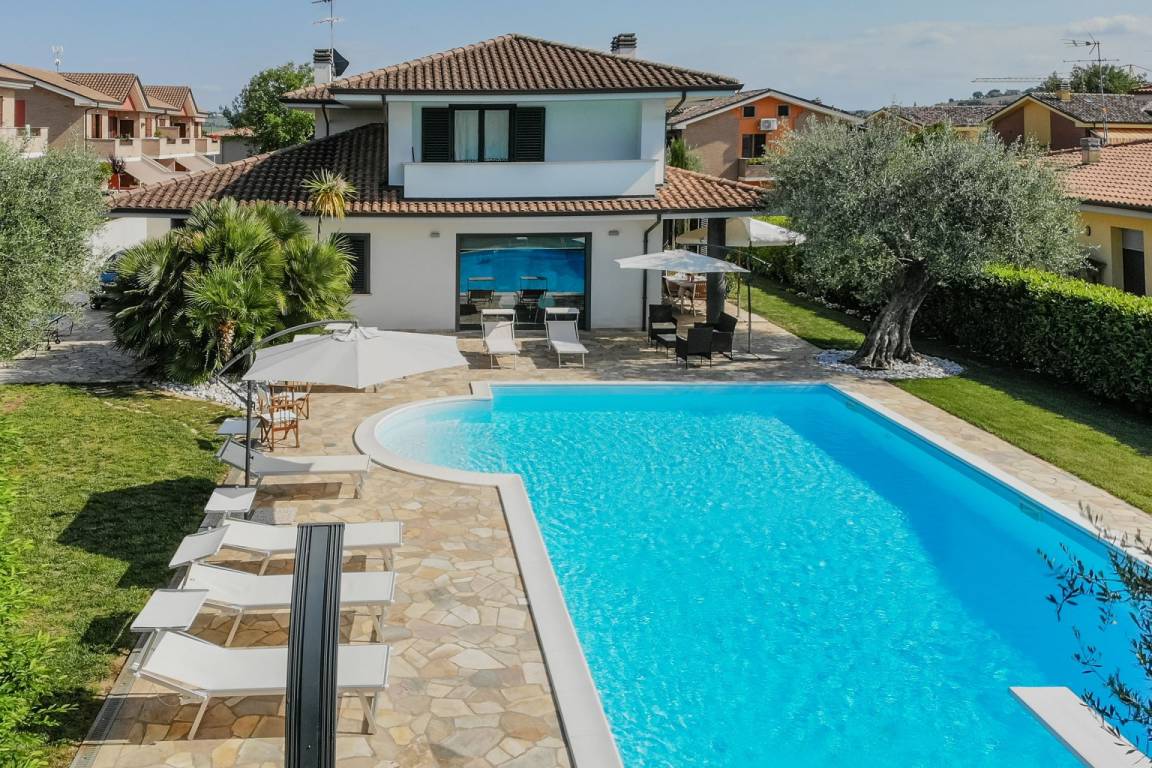 265 M² Villa ∙ 4 Schlafzimmer ∙ 9 Gäste - Senigallia