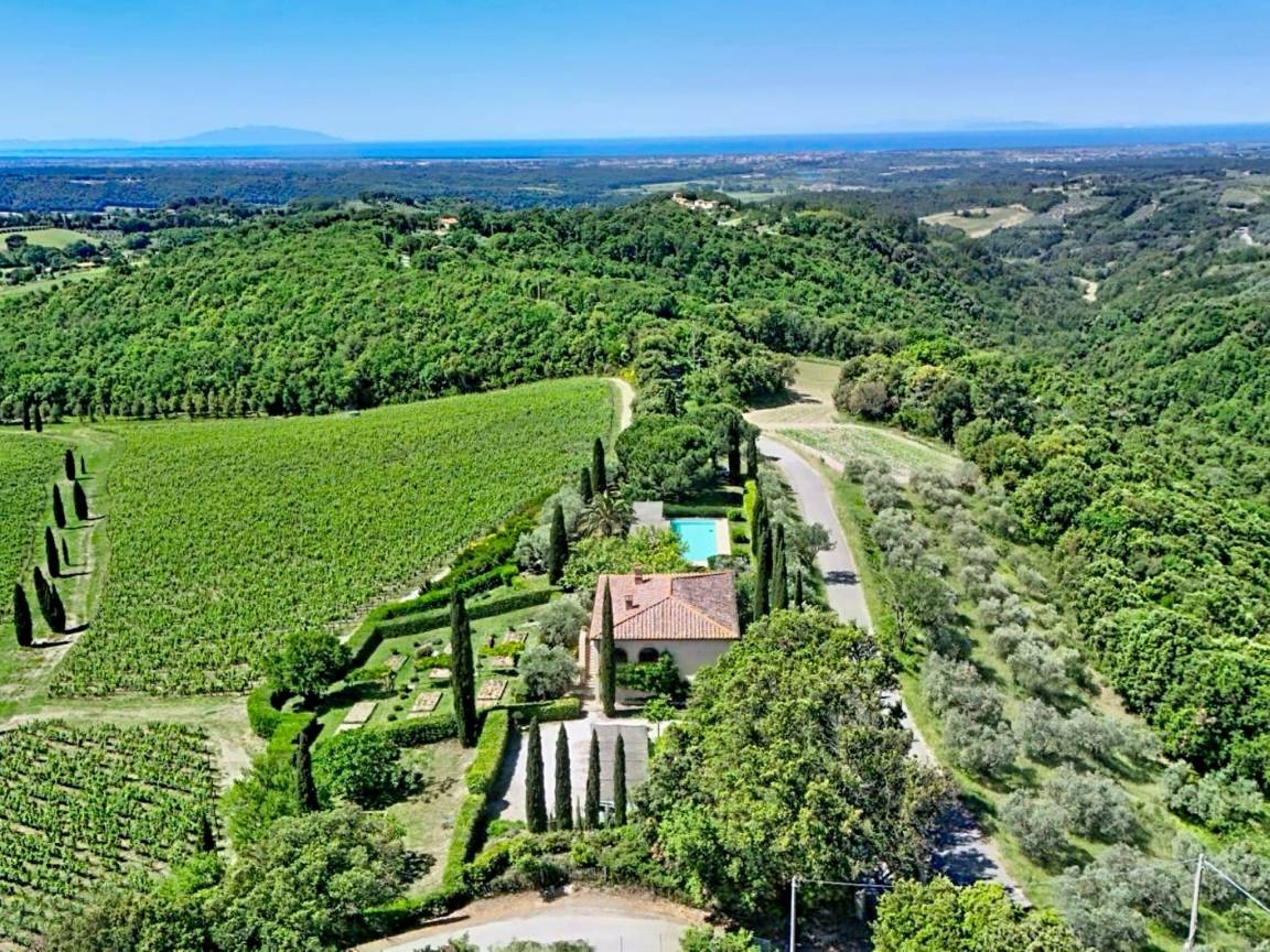 400 M² Maison De Vacances ∙ 4 Chambres ∙ 8 Personnes - Cecina