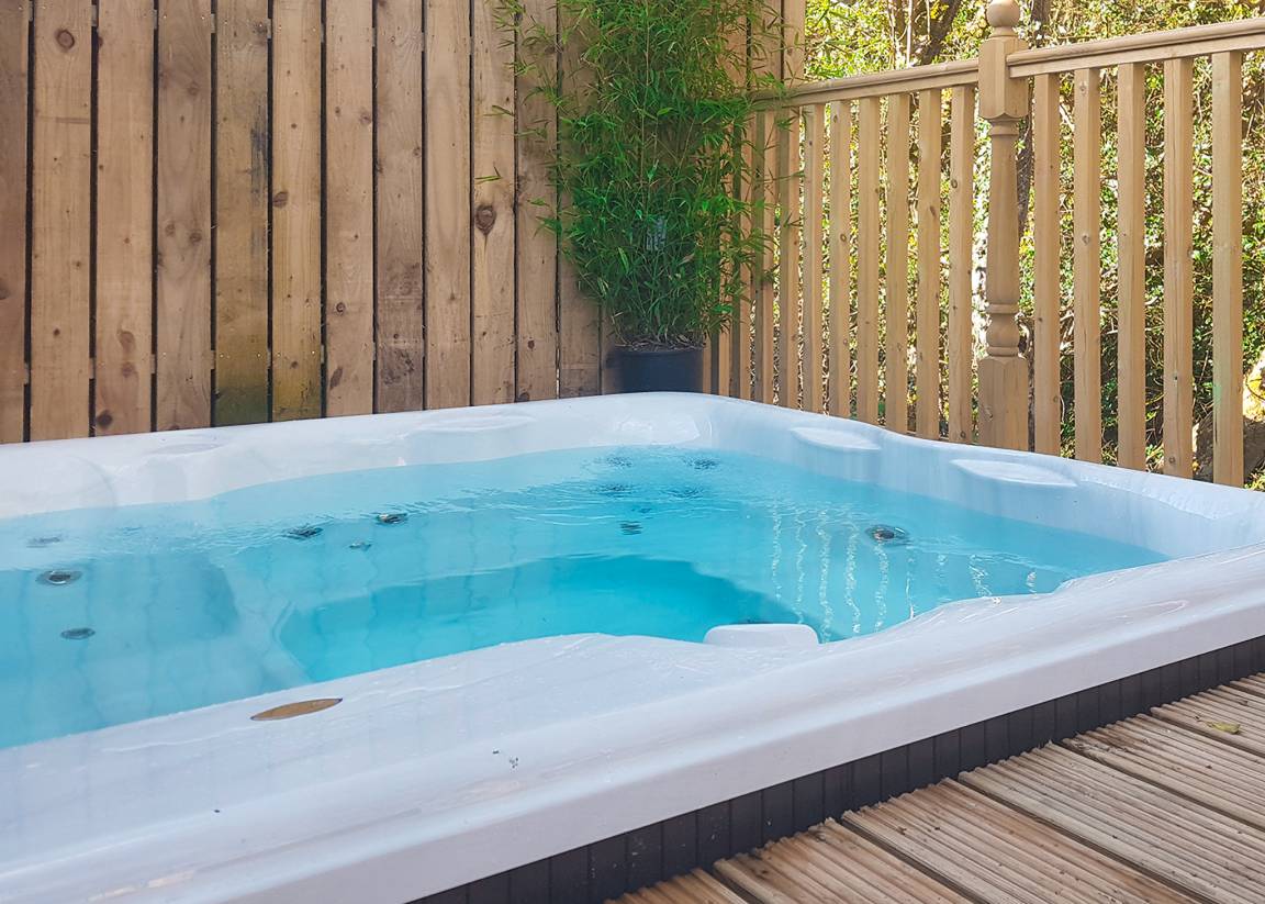 Caravan ∙ 3 Bedrooms ∙ 8 Guests - Tenby