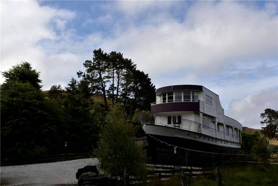 Houseboat ∙ 1 Bedroom ∙ 2 Guests - Otorohanga