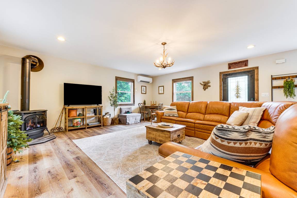 176 M² House ∙ 4 Bedrooms ∙ 8 Guests - Lake George, NY