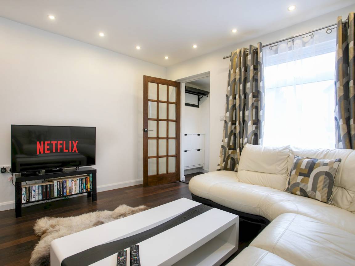 93 M² House ∙ 2 Bedrooms ∙ 3 Guests - Nottingham