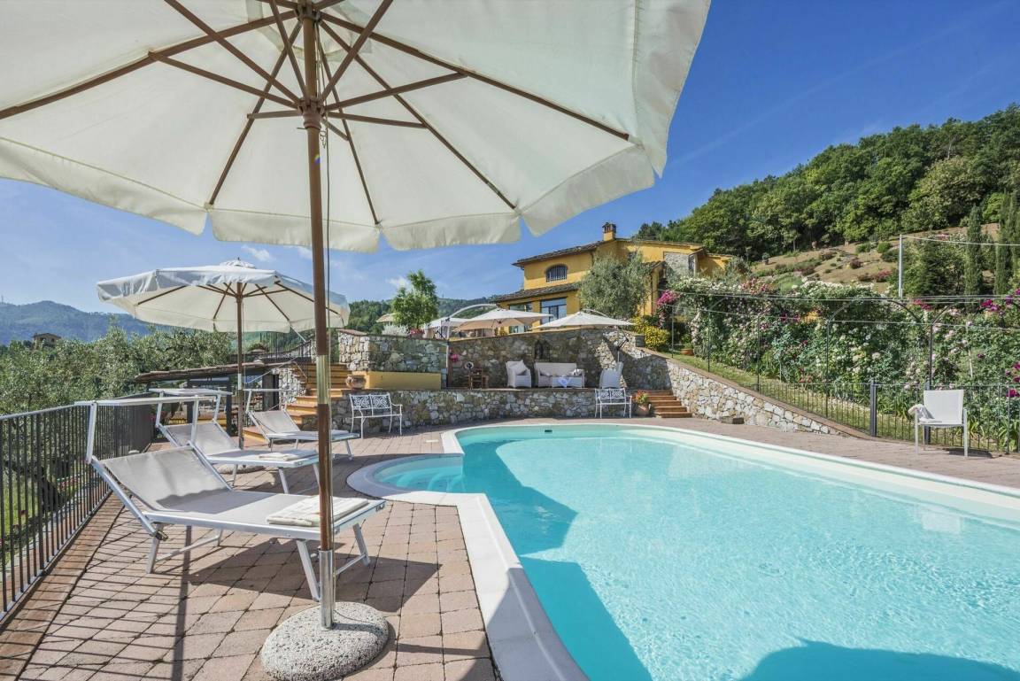 400 M² Villa ∙ 6 Bedrooms ∙ 14 Guests - Pistoia