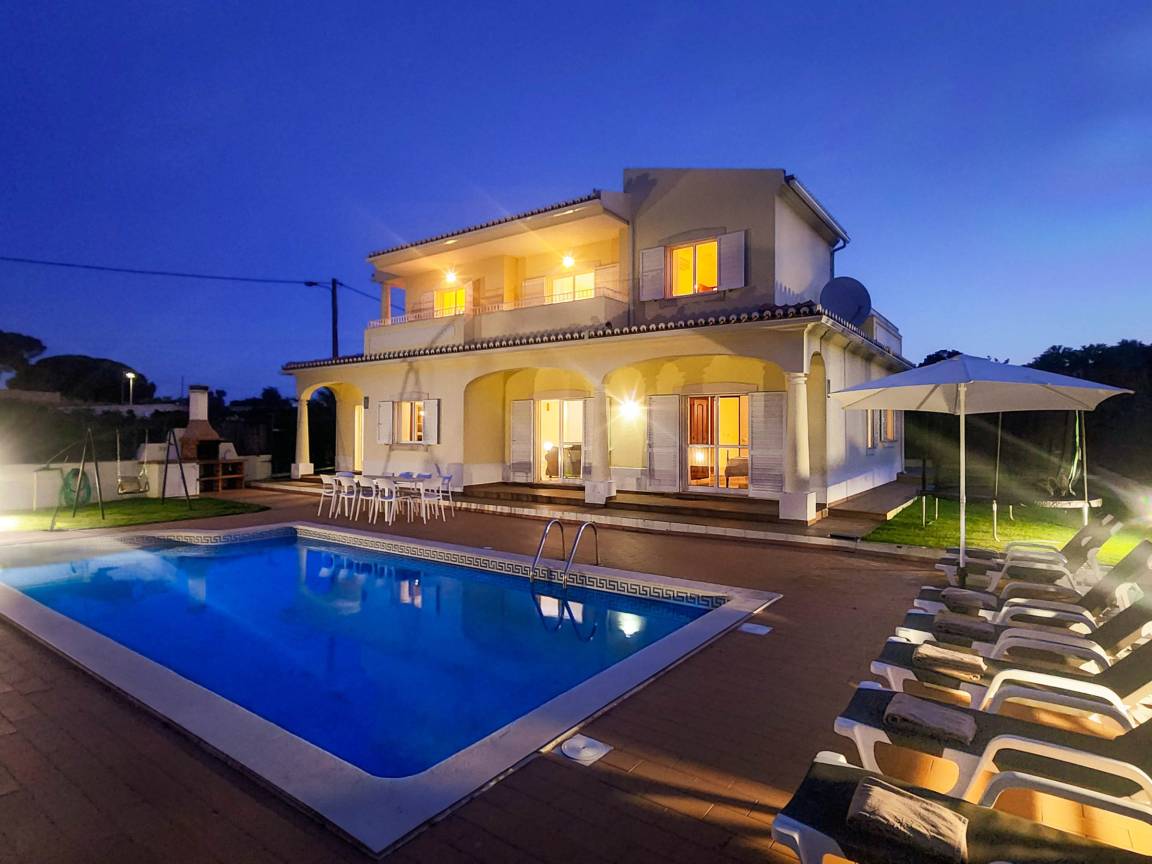 280 M² Villa ∙ 4 Habitaciones ∙ 10 Huéspedes - Albufeira