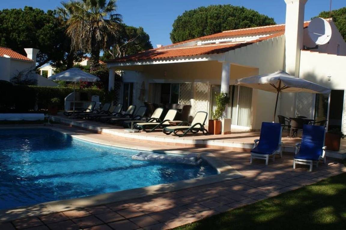Villa ∙ 4 Bedrooms ∙ 8 Guests - Almancil