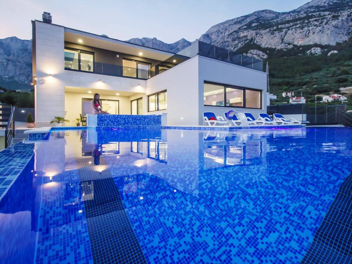 200 M² Villa ∙ 4 Schlafzimmer ∙ 10 Gäste - Makarska