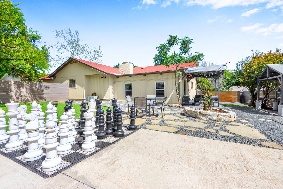 200 M² Maisonette ∙ 4 Bedrooms ∙ 8 Guests - Elgin, TX