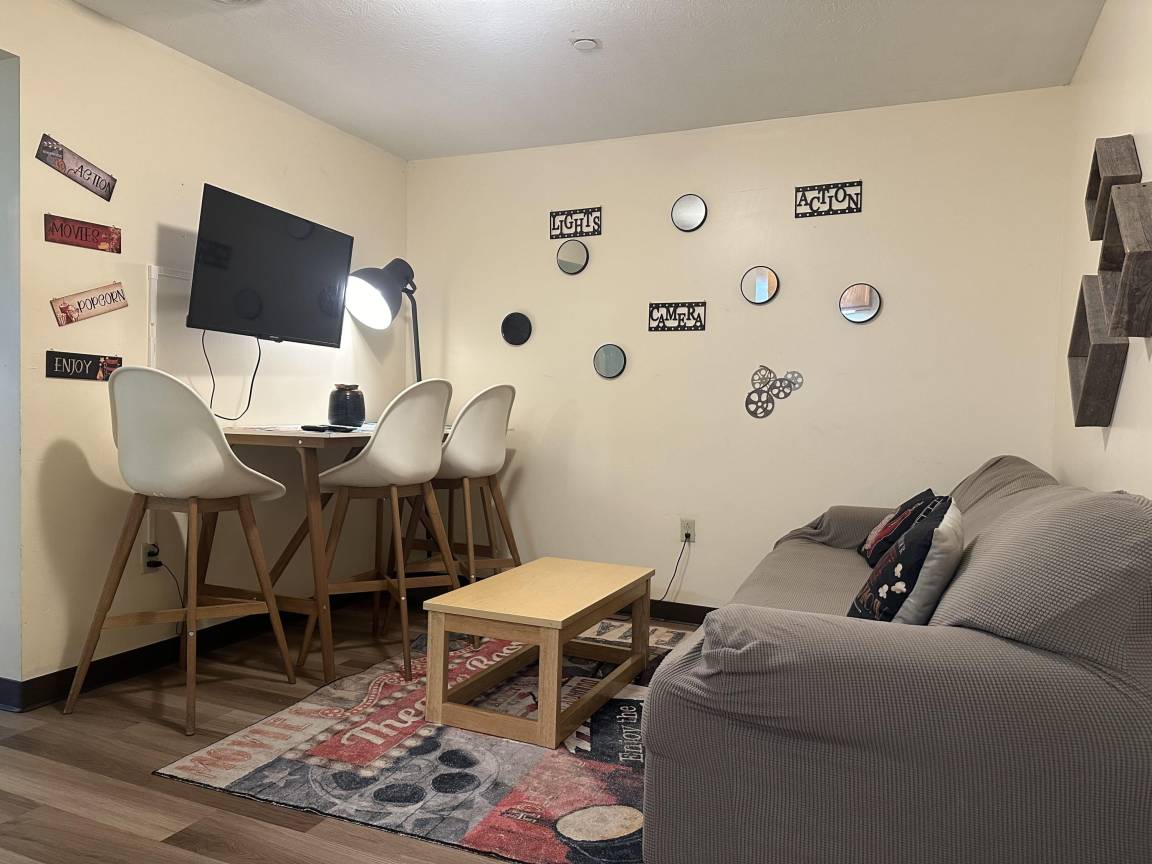 Apartment ∙ 2 Bedrooms ∙ 6 Guests - Pittsburgh, PA