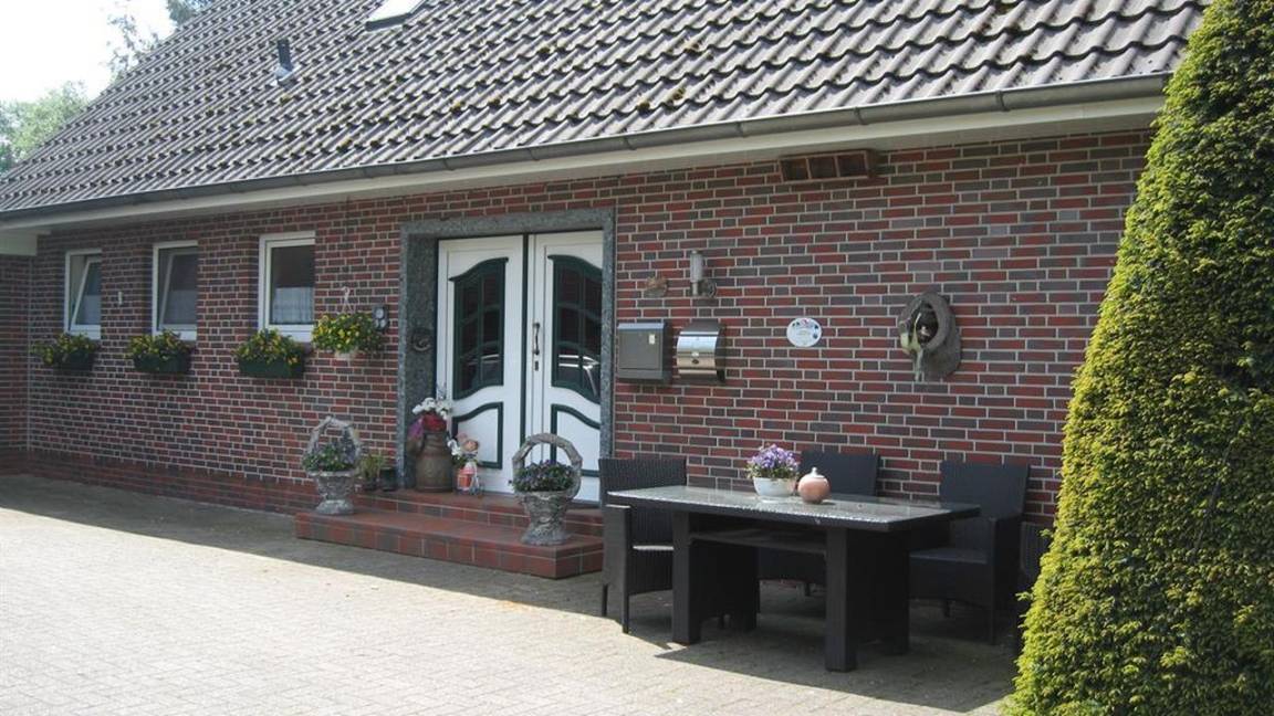 90 M² Ferienwohnung ∙ 2 Schlafzimmer ∙ 4 Gäste - Westerstede