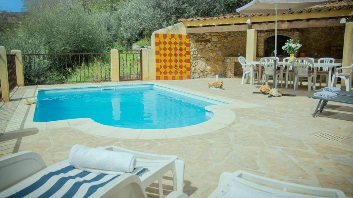 170 M² Ferienhaus ∙ 3 Schlafzimmer ∙ 6 Gäste - Cotignac