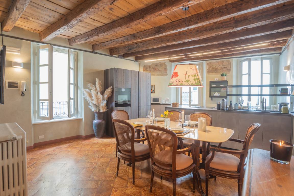 135 M² Apartment ∙ 2 Bedrooms ∙ 6 Guests - Como