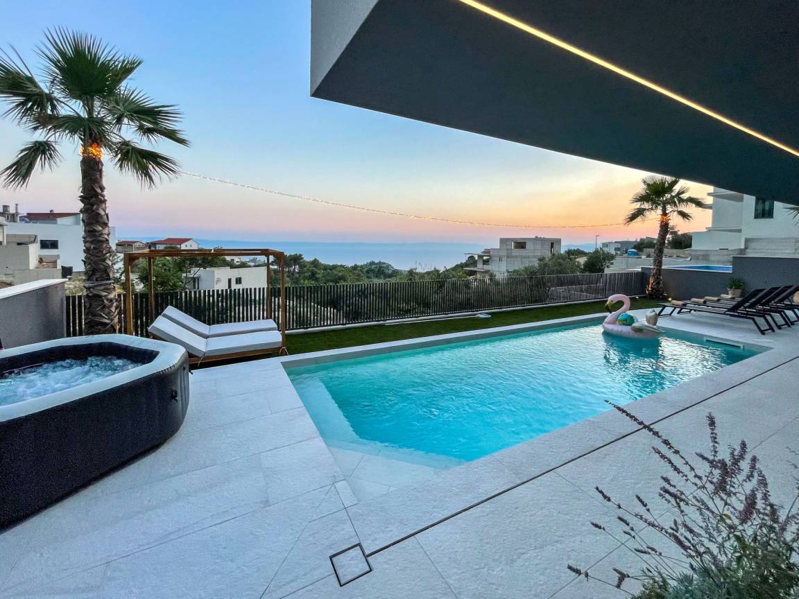 120 M² Apartment ∙ 4 Bedrooms ∙ 8 Guests - Baška Voda