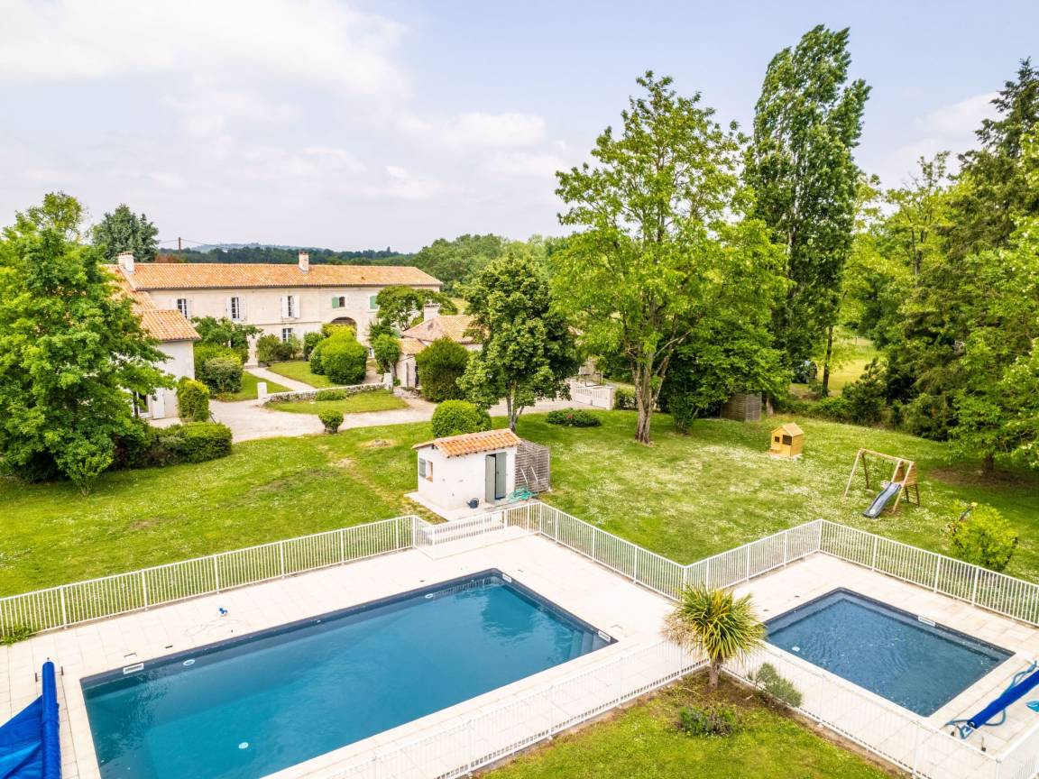 450 M² Maison De Vacances ∙ 13 Chambres ∙ 28 Personnes - Jardins du logis de Forge