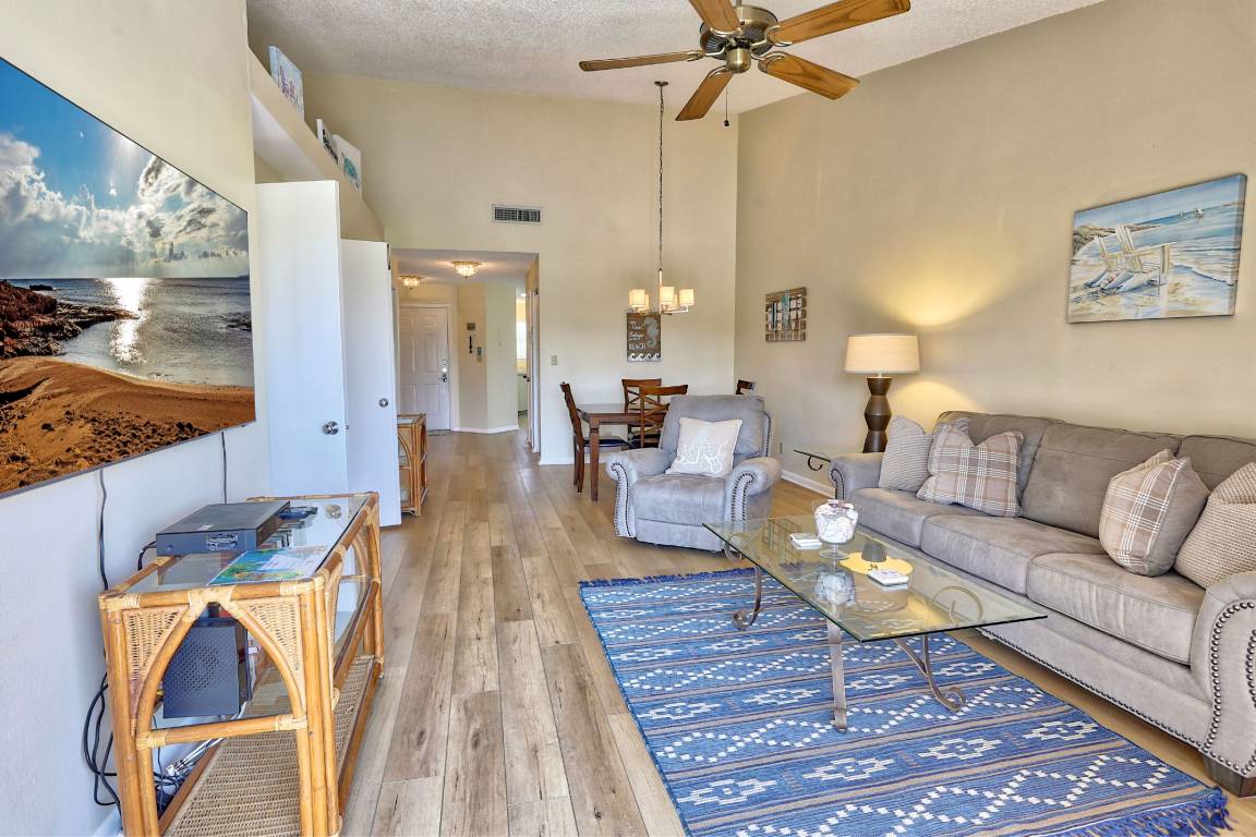 99 M² Condo ∙ 2 Bedrooms ∙ 6 Guests - St. Petersburg, FL