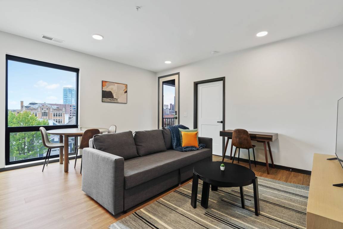 Apartment ∙ 1 Bedroom ∙ 4 Guests - Indianapolis, IN