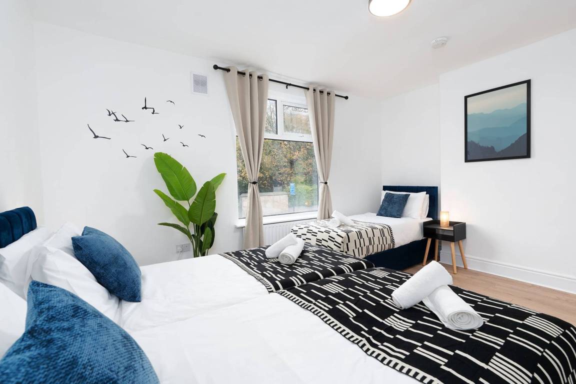 Apartment ∙ 4 Bedrooms ∙ 9 Guests - Rotherham