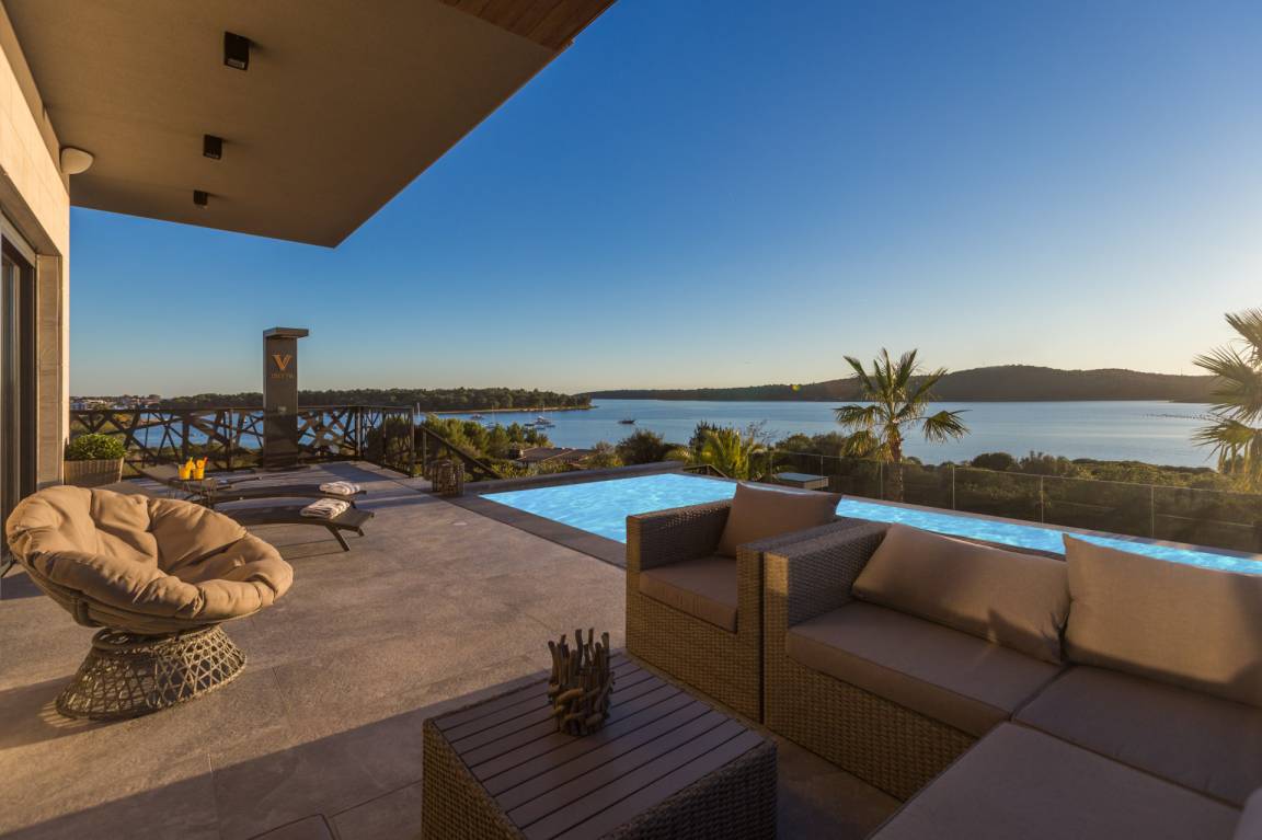 340 M² Villa ∙ 5 Bedrooms ∙ 10 Guests - Ližnjan