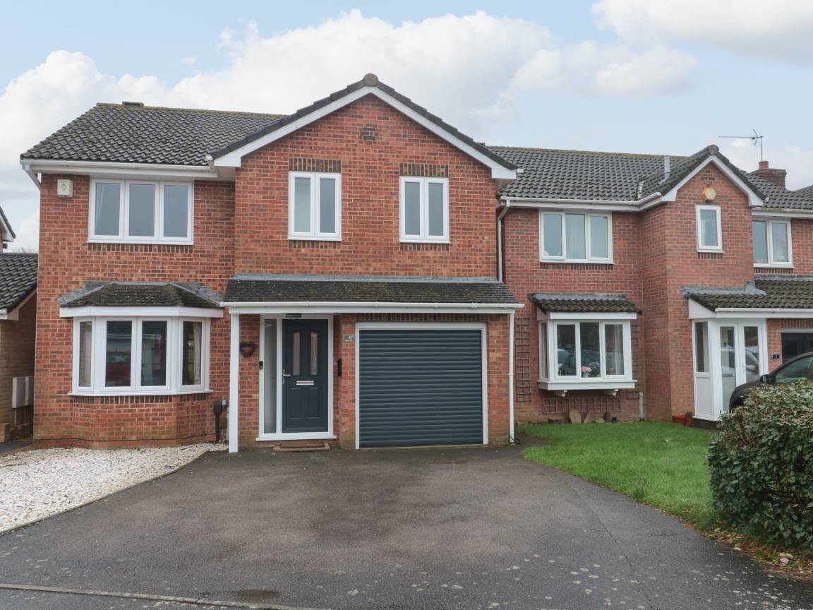 Cottage ∙ 4 Bedrooms ∙ 8 Guests - Mudeford