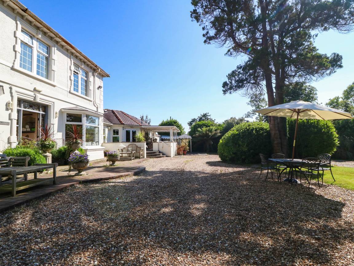 Cottage ∙ 7 Bedrooms ∙ 14 Guests - Anglesey