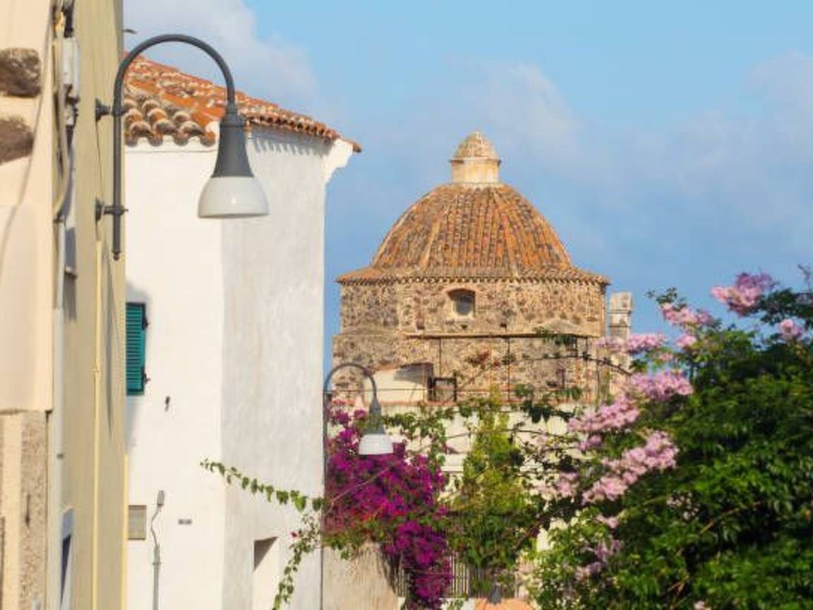 90 M² Huoneisto ∙ 2 Makuuhuonetta ∙ 2 Vierasta - Orosei