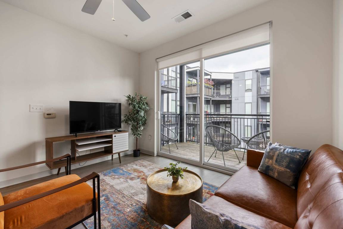 Apartment ∙ 3 Bedrooms ∙ 7 Guests - KFC Yum! Center