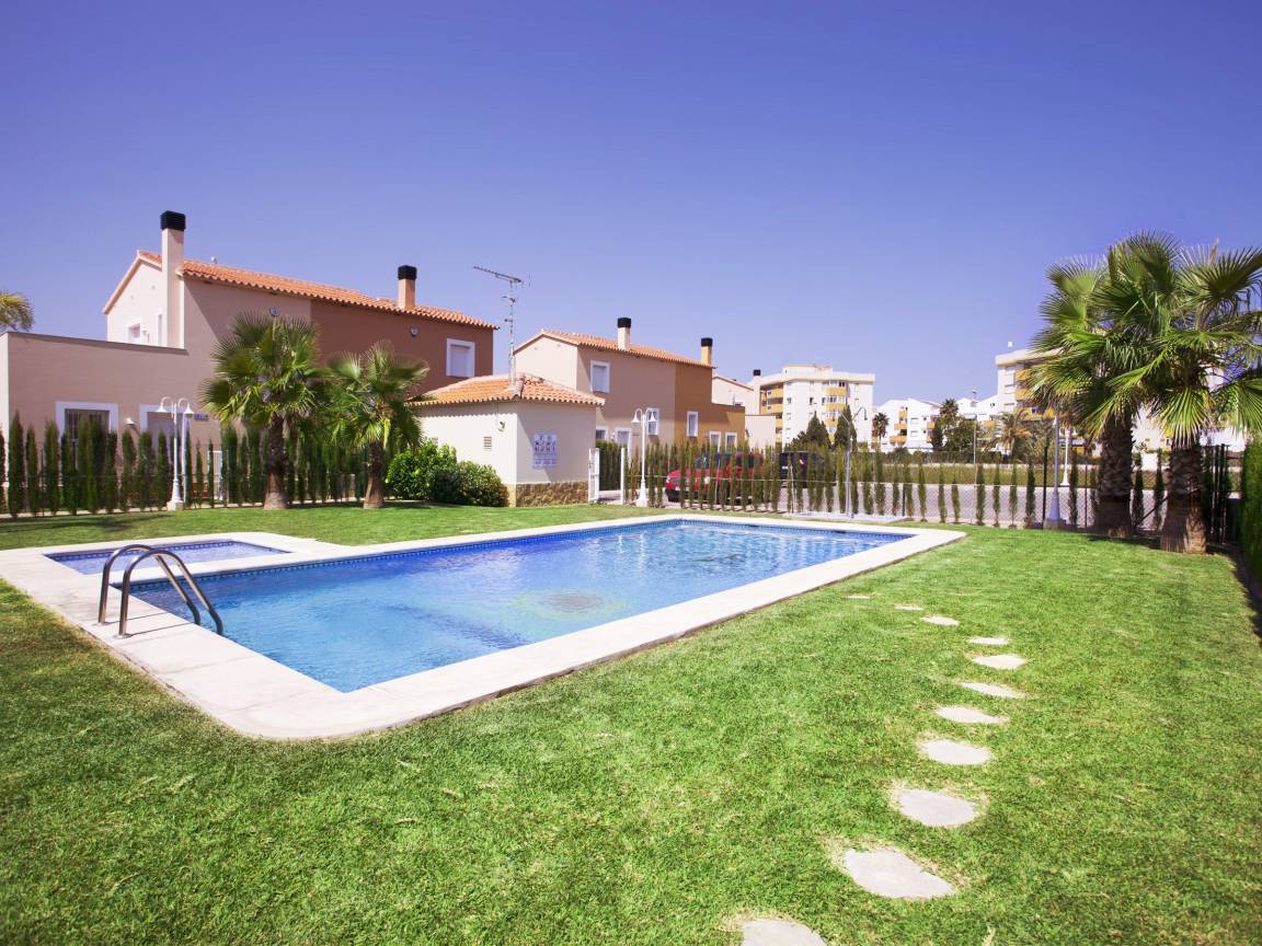 80 M² Bungalow ∙ 3 Habitaciones ∙ 6 Huéspedes - Oliva