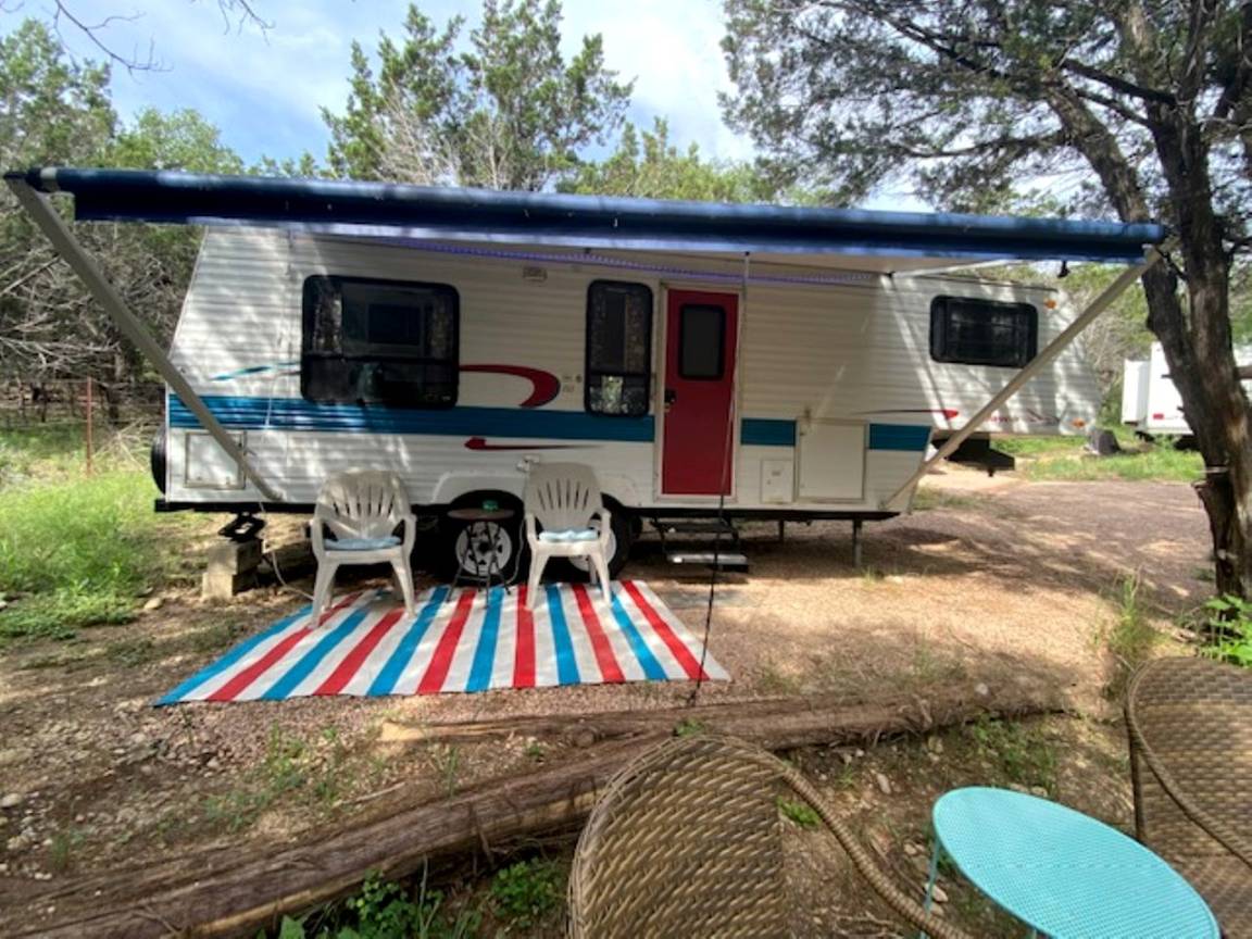Caravan ∙ 1 Bedroom ∙ 2 Guests - Marble Falls, TX