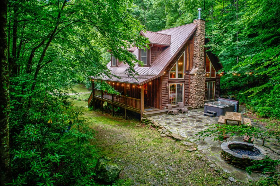 Cabin ∙ 2 Bedrooms ∙ 6 Guests - Beech Mountain, NC
