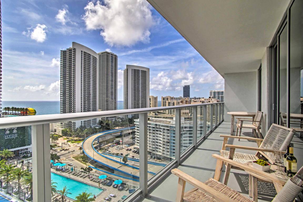 122 M² Apartment ∙ 2 Bedrooms ∙ 6 Guests - Hallandale Beach, FL