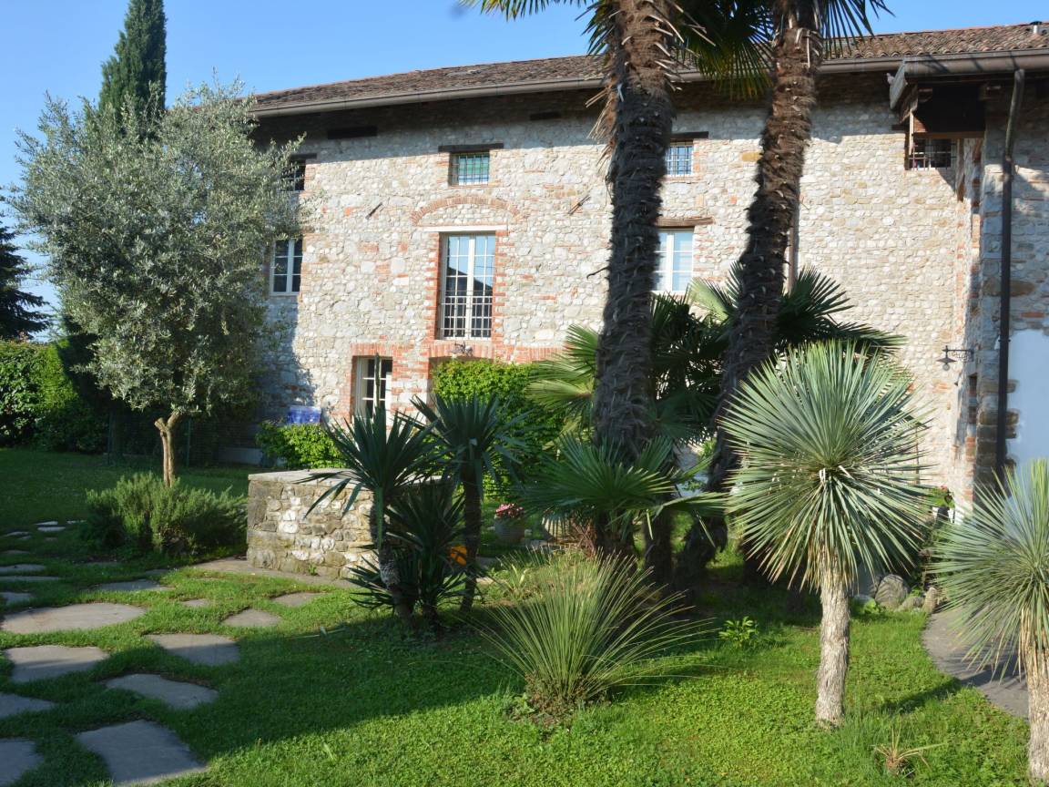 92 M² Apartment ∙ 3 Bedrooms ∙ 4 Guests - Udine