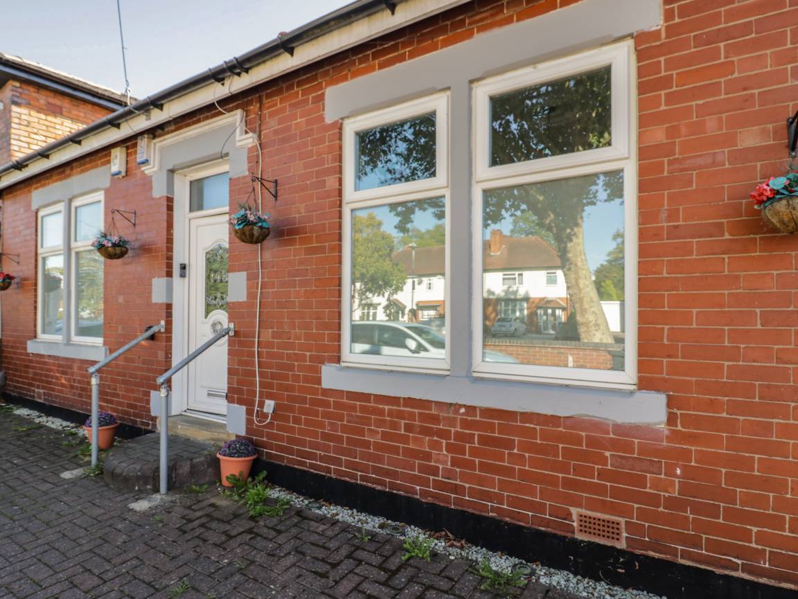 Cottage ∙ 3 Bedrooms ∙ 8 Guests - Birmingham