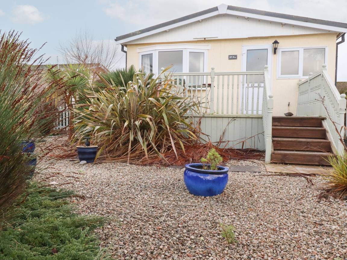 Cottage ∙ 4 Bedrooms ∙ 6 Guests - Constantine Bay