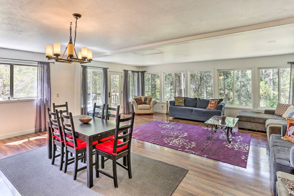 111 M² House ∙ 2 Bedrooms ∙ 4 Guests - Weaverville, CA