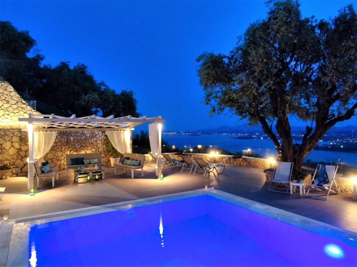250 M² Villa ∙ 5 Bedrooms ∙ 9 Guests - Corfu