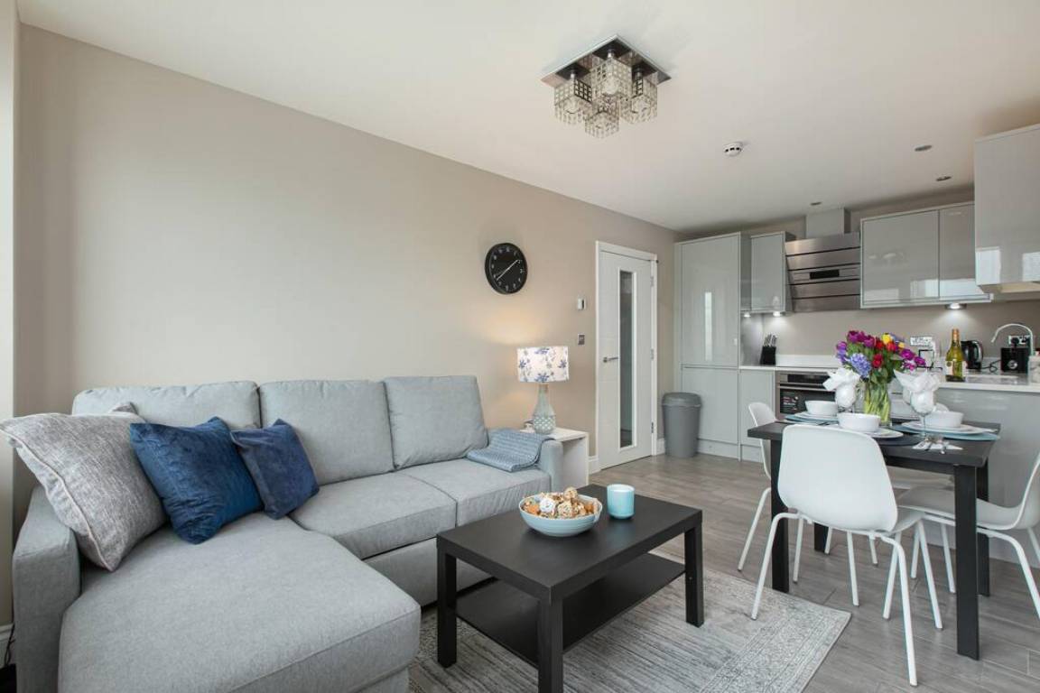 Apartment ∙ 1 Bedroom ∙ 6 Guests - Brighton Marina
